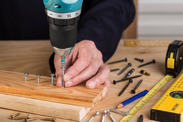 How to Use an Electric Screwdriver | Surreal Home