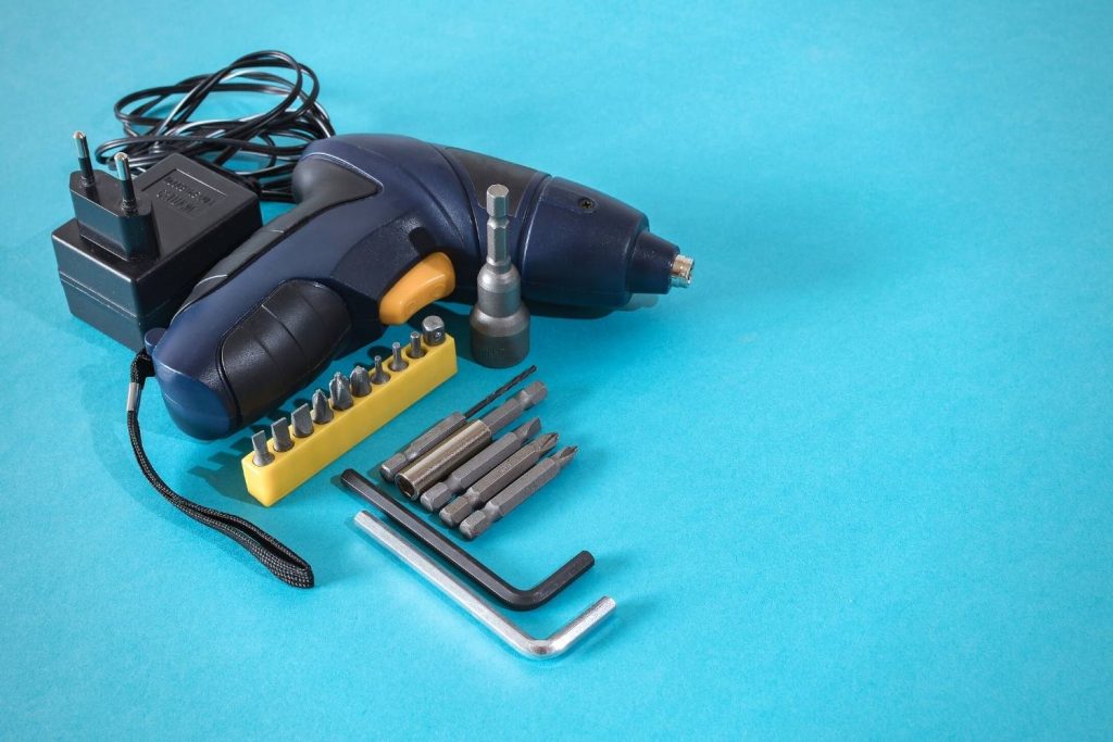 How to Use an Electric Screwdriver | Surreal Home