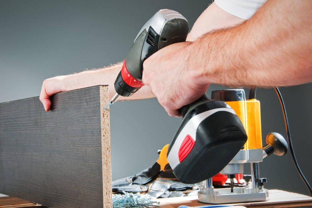 How to Use an Electric Screwdriver | Surreal Home